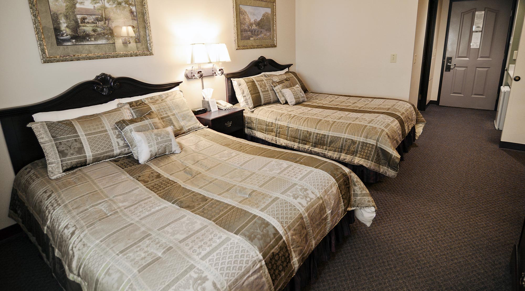 Rooms - Cedarville Ohio Hotels | Hearthstone Inn & Suites